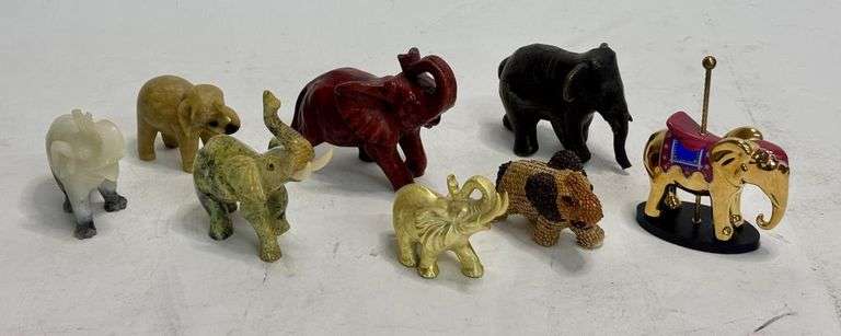 EIGHT ELEPHANT FIGURINES. - Auction Ohio