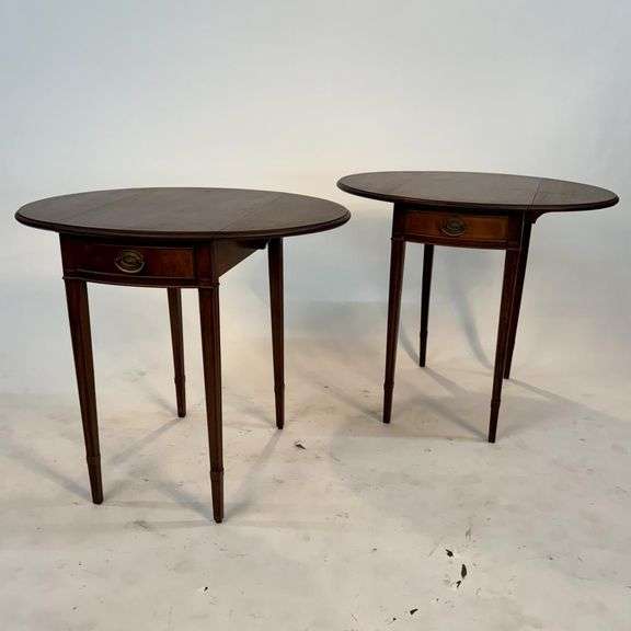 PAIR OF DROP LEAF PEMBROKE STYLE ACCENT TABLES. - Auction Ohio