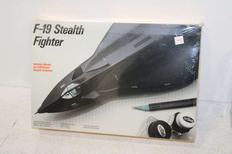 F-19 Stealth Fighter Model Kit - Auction Ohio