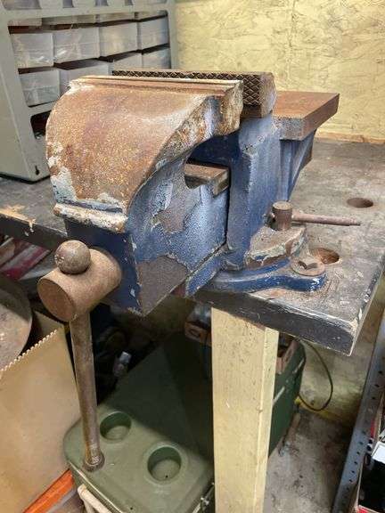 Bench Top Vise - Auction Ohio
