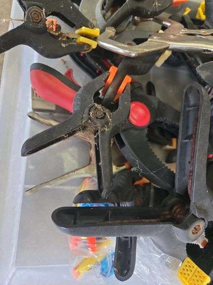 Assorted spring loaded clamps - Auction Ohio