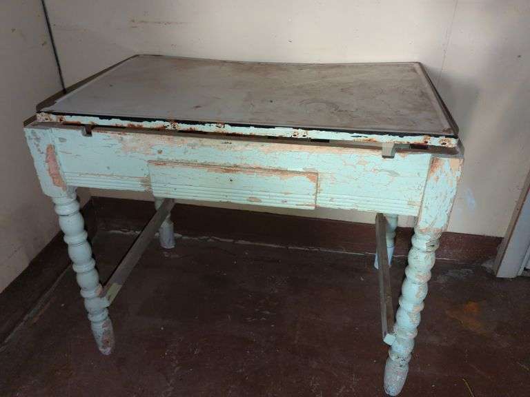 Vintage Kitchen Table with Drawer - Auction Ohio