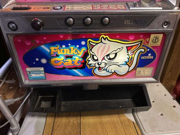 Funky Cat Slot Machine - Auction Ohio