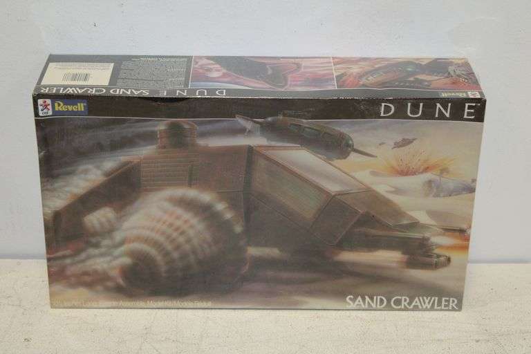 Revell Dune Sand Crawler - Auction Ohio