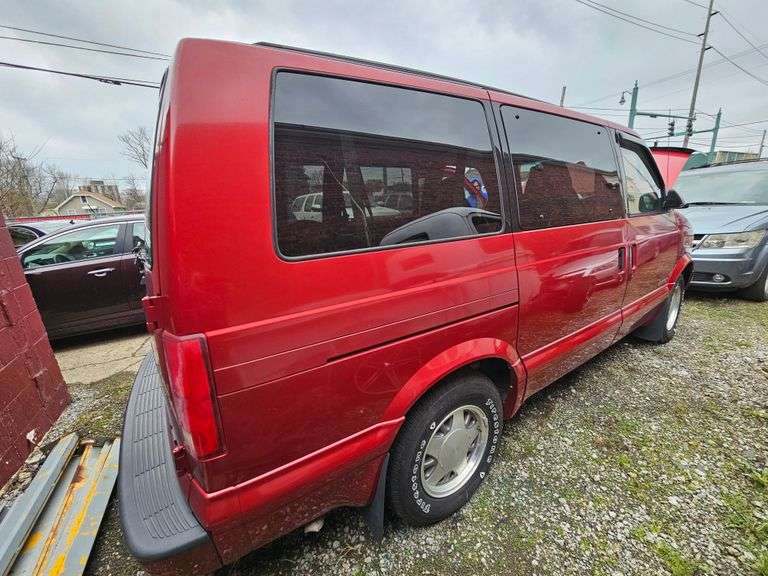 LOW Milage!- Chevy Astro Mini Van -98(red) - Auction Ohio