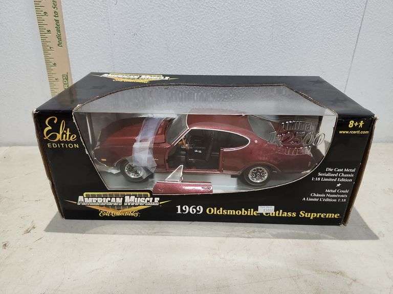 2006 American Muscle Ertl Collectibles 1969 Oldsmobile Cutlass Supreme ...