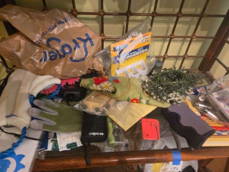 Assorted stuff and things - Auction Ohio