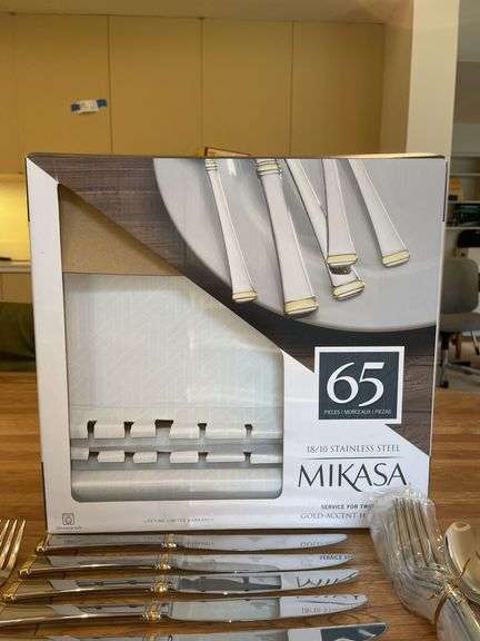 Mikasa Flatware Set - Auction Ohio