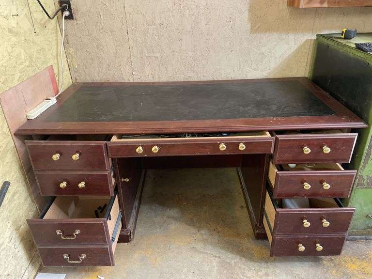 Shop Desk - Auction Ohio