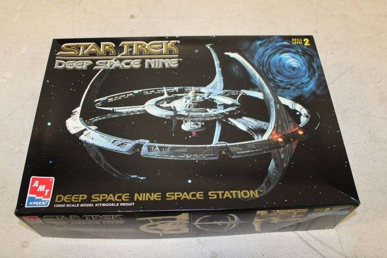 Star Trek Deep Space Nine Space Station Model Kit - Auction Ohio