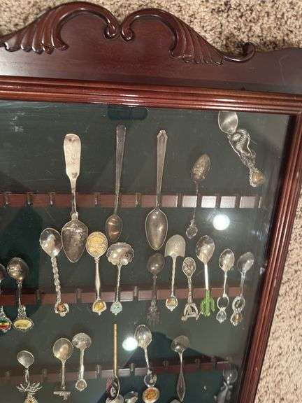 Collector spoons in case - Auction Ohio