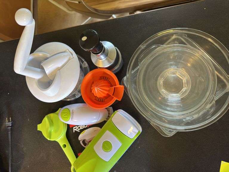 Kitchen helpers - Auction Ohio