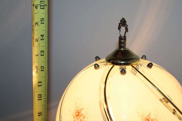 Maple Bedside Table & Floral Lamp - Auction Ohio