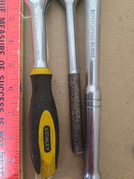 Assorted socket wrenches - Auction Ohio