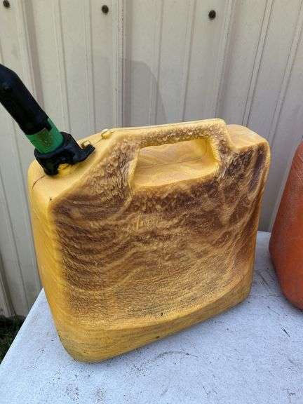 Gas Cans - Auction Ohio