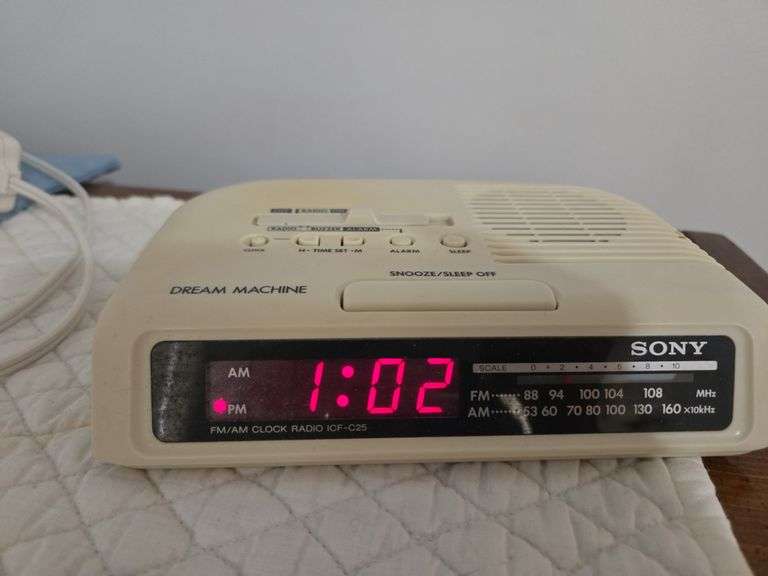 Vintage sony dream machine electronic alarm clock - Auction Ohio