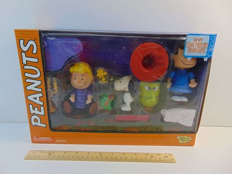 New 2002 Memory Lane Peanuts "It's The Great Pumpkin Charlie Brown ...