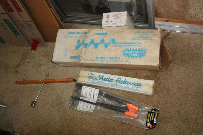 Ice Fishing Accessories - Auction Ohio