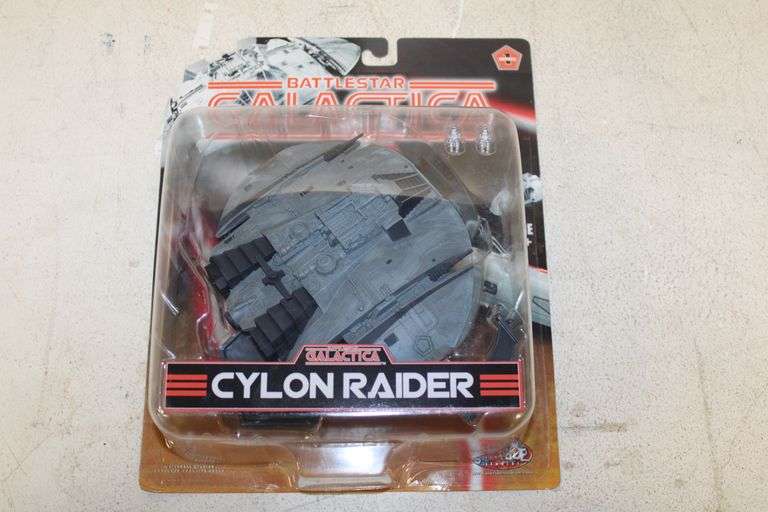 Battlestar Galactica Cylon Raider - Auction Ohio