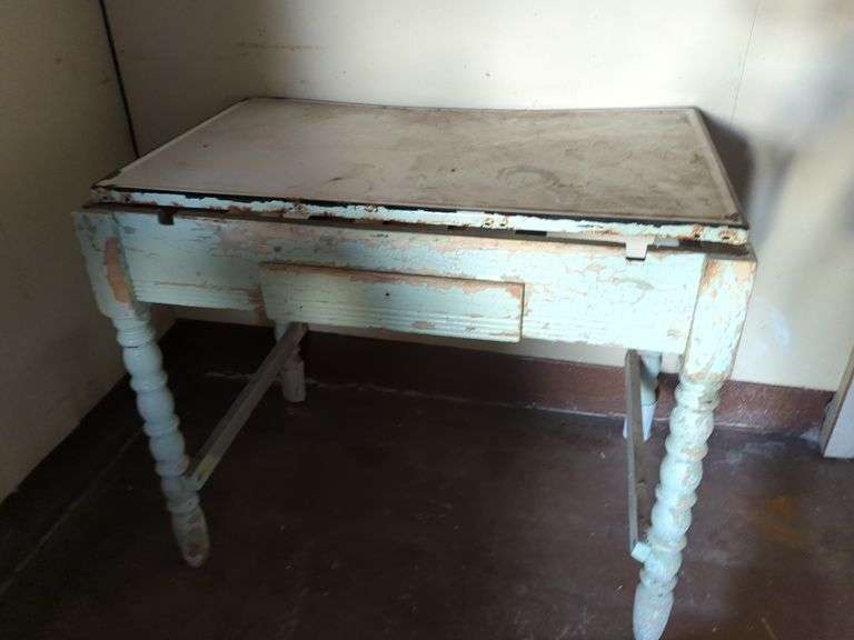 Vintage Kitchen Table with Drawer - Auction Ohio