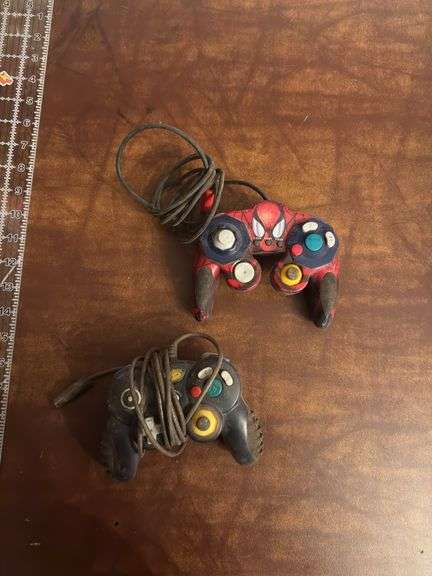 Spider-Man / Mad Catz GameCube Controllers - Auction Ohio
