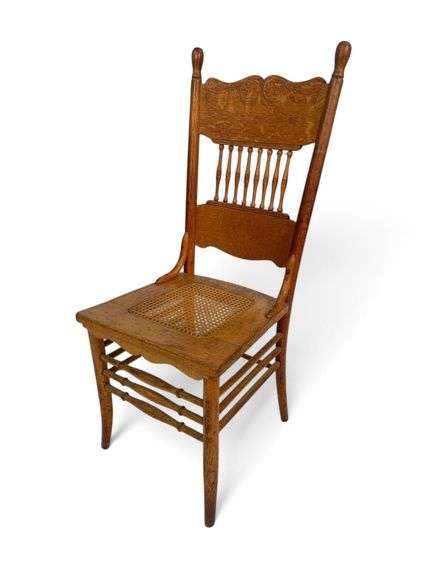 ANTIQUE FARMHOUSE-STYLE OAK PRESSED-BACK DINING CHAIR. - Auction Ohio