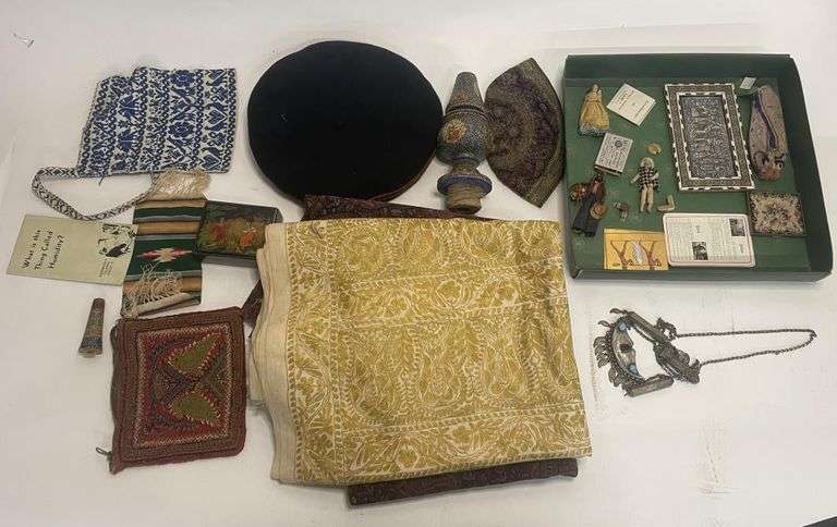 COLLECTION OF LADIES ITEMS. - Auction Ohio