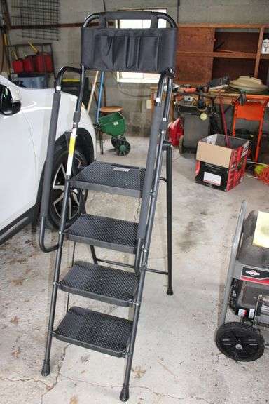 Folding Step Ladder - Auction Ohio