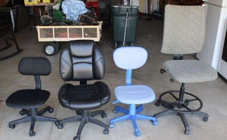 Set of Four Office Chairs in Mixed Styles and Materials - Auction Ohio