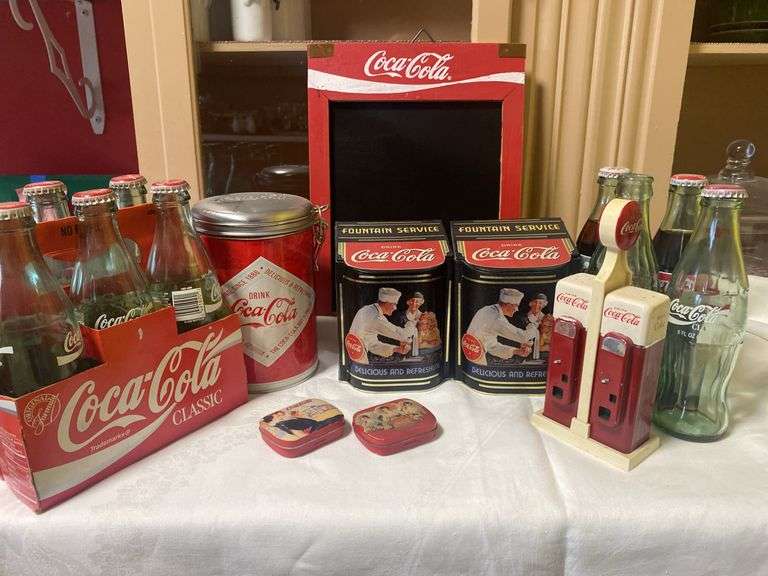 Newer And Vintage Coca Cola Memorabilia - Decor - Auction Ohio