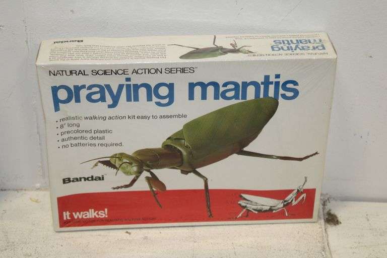 Bandai Praying Mantis Model Kit - Auction Ohio