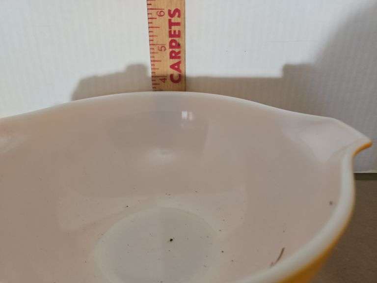 Vintage pyrex yellow daisy cinderella mixing bowl - Auction Ohio