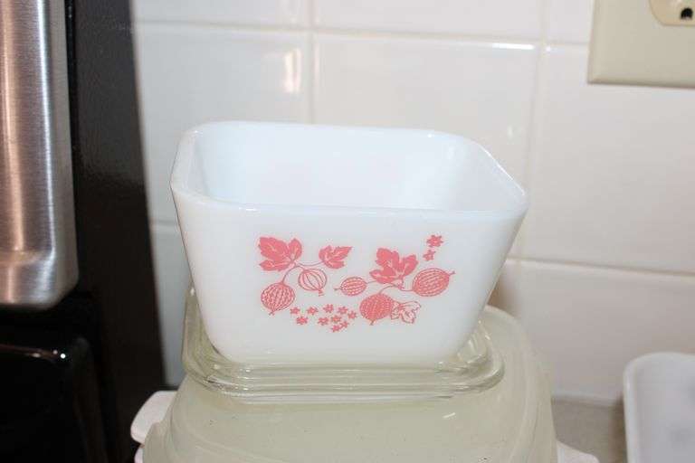 Vintage Pyrex Refrigerator Jars - Auction Ohio