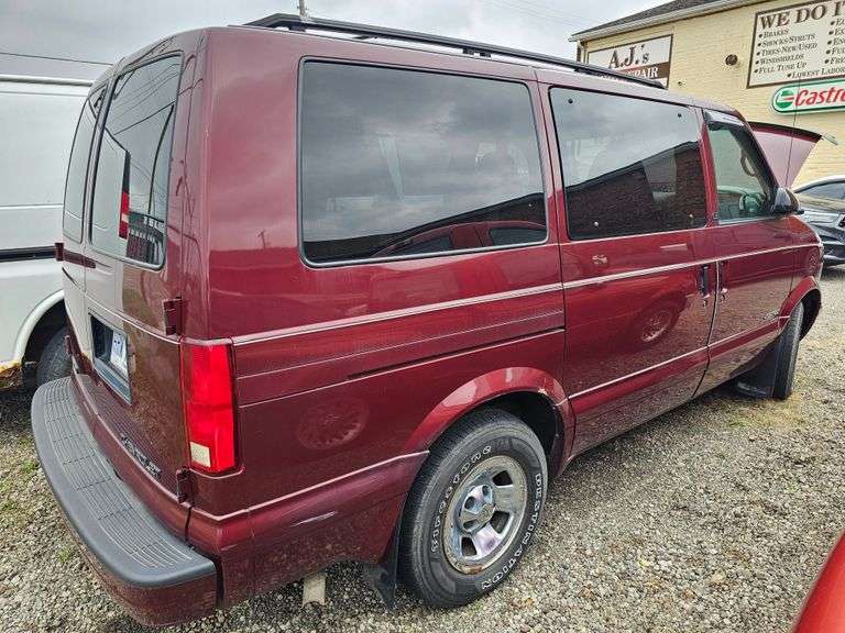 LOW milage! - Astro Mini Van -2002 (burgandy) - Auction Ohio