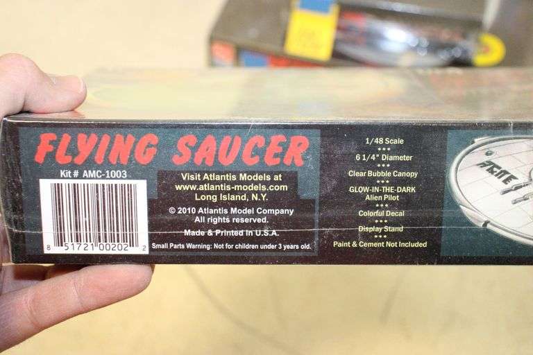 UFO Flying Saucer Model Kit - Auction Ohio