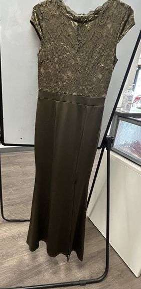 Ladies Formal Gown - Auction Ohio