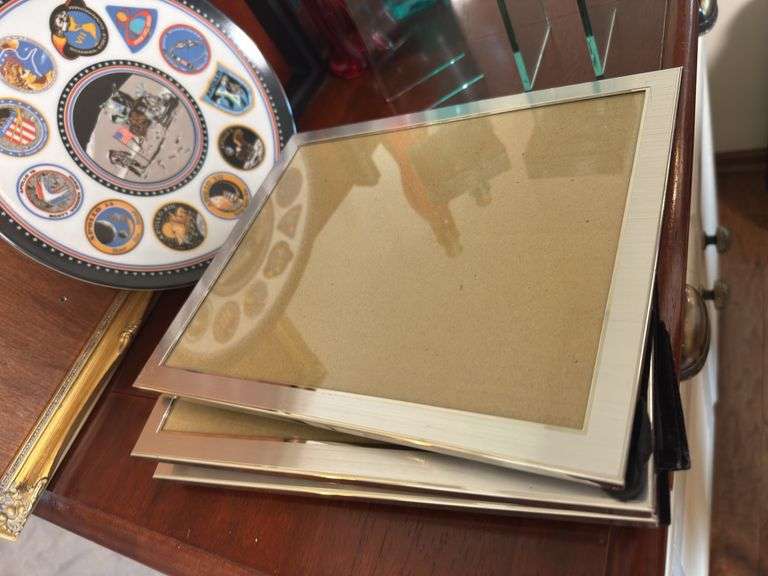 Home decor, Apollo plate etc - Auction Ohio