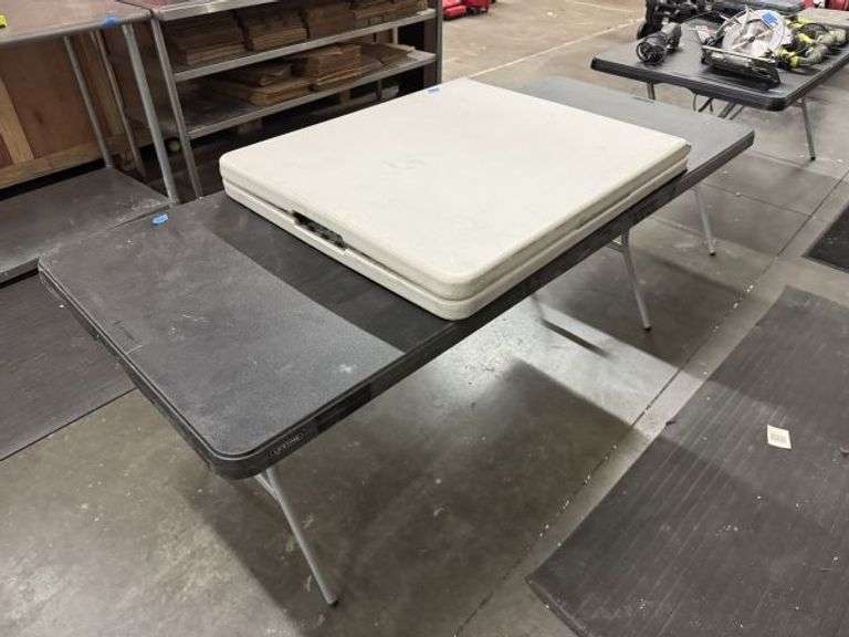 Folding Tables - Auction Ohio