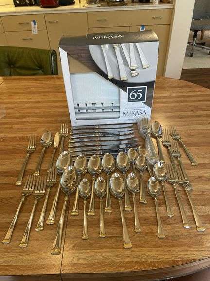 Mikasa Flatware Set - Auction Ohio