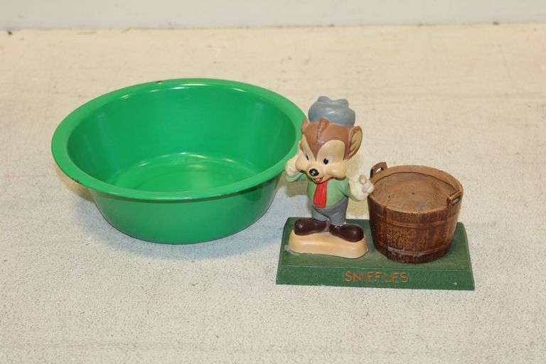 Sniffles Looney Tunes Bank - Auction Ohio
