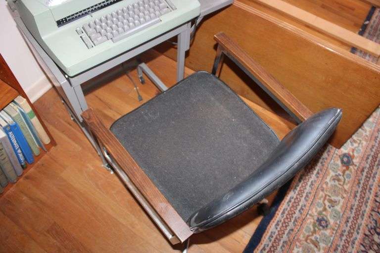 Typewriter, Typing Table & Chair - Auction Ohio