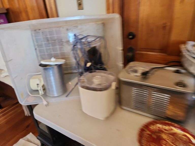 Assorted Kitchen Appliances Pieces And Parts - Auction Ohio