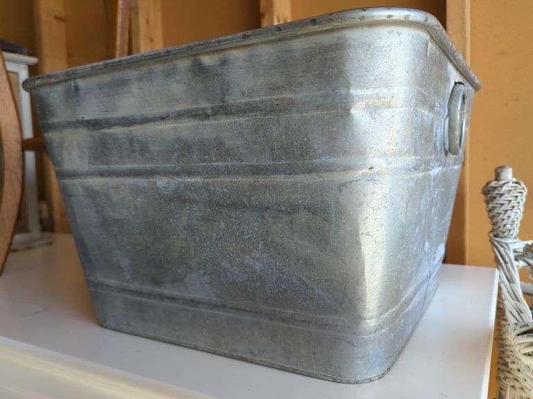 large tin bucket - Auction Ohio
