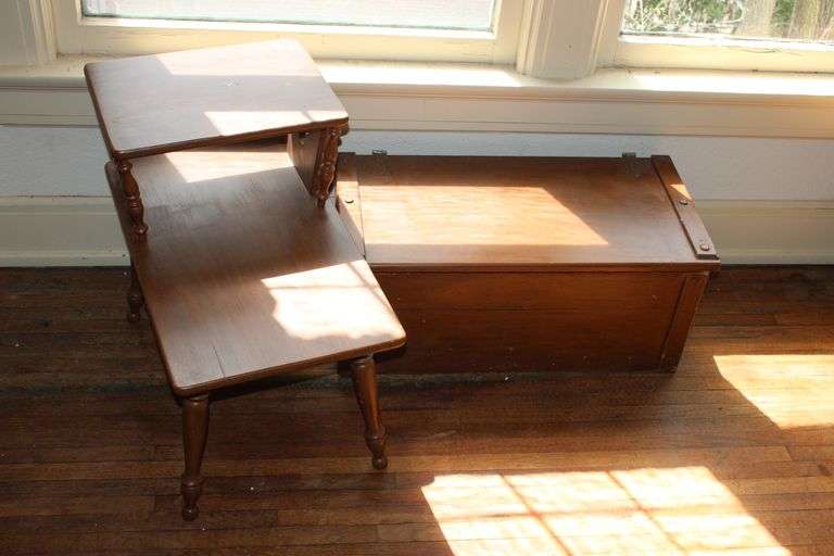 Side table & Chest - Auction Ohio