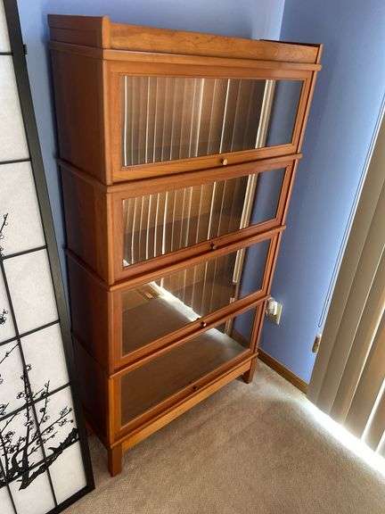 Hale Bookcase - Auction Ohio