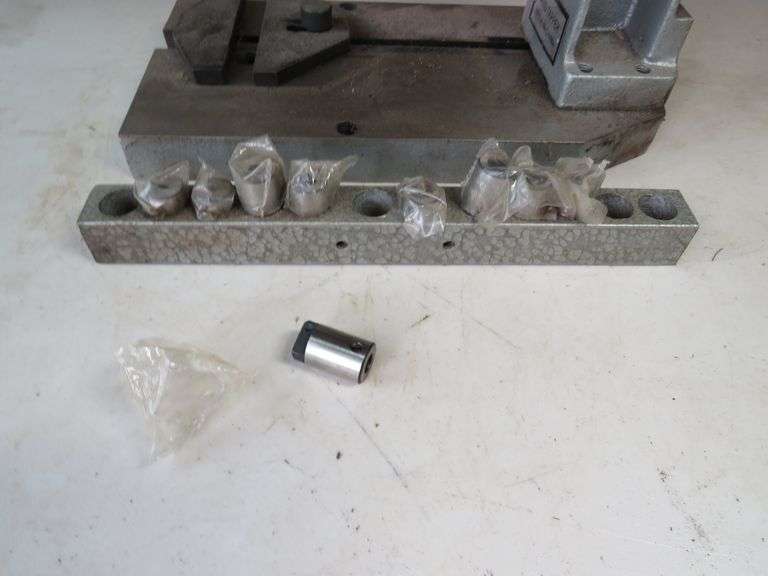 Hand Tapper - Auction Ohio