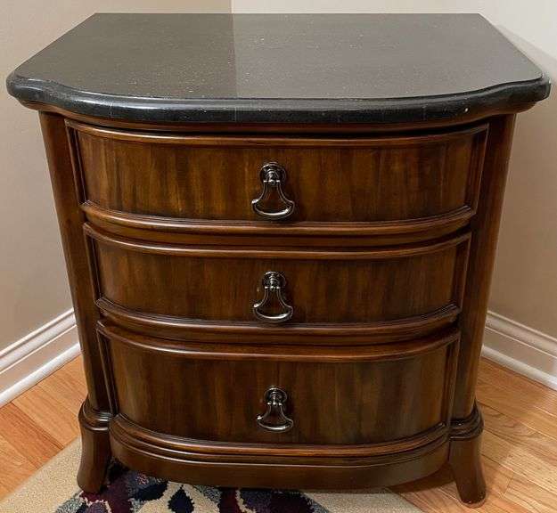 Pulaski Accent Table - Auction Ohio