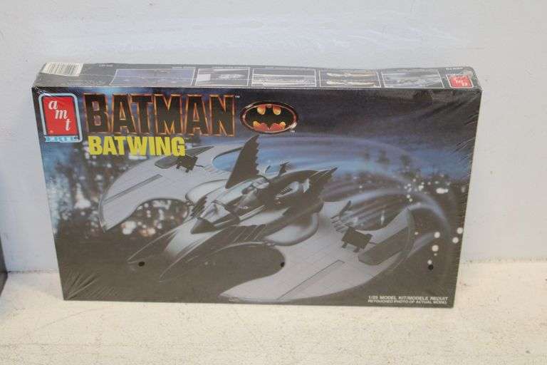 Batman Batwing Model Kit - Auction Ohio