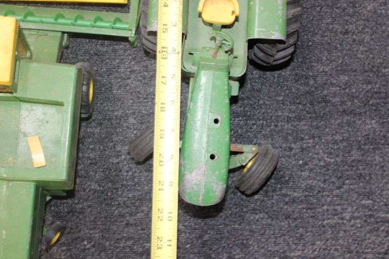 John Deere Toy Tractors - Auction Ohio