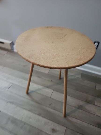 Sauder Round Table 19.75"X25" - Auction Ohio